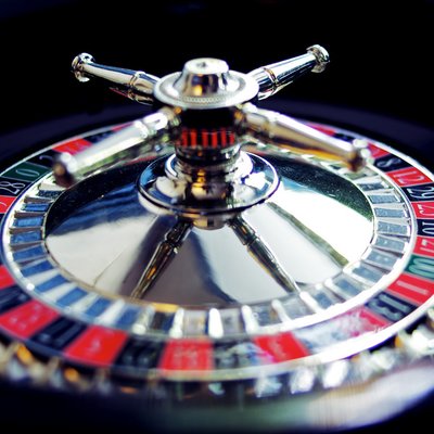 Co mówi krupier w kasynie, zanim puści kulkę w ruletce w ruch ...