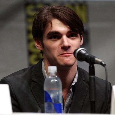 Roy Frank „RJ“ Mitte aus Breaking Bad leidet an Kinderlähmung. Auf ...